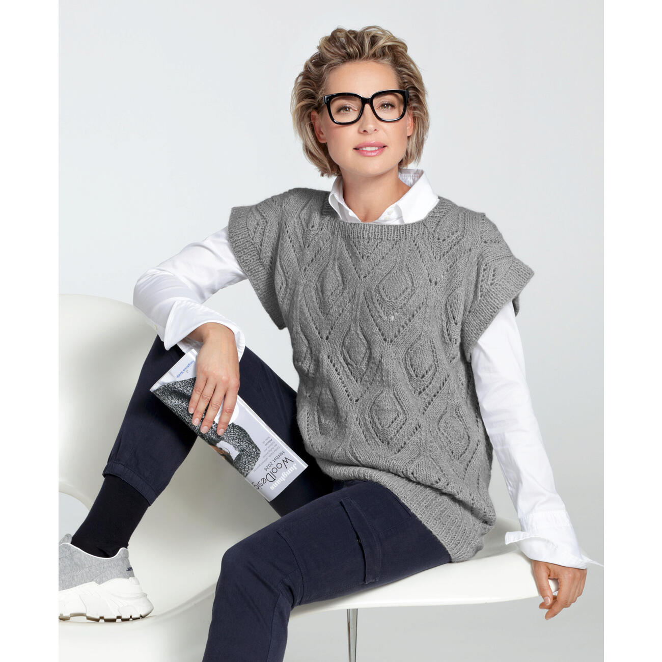 Anleitung 290/4, Pullunder aus Fenella von Junghans-Wolle, 1 versch. Farben