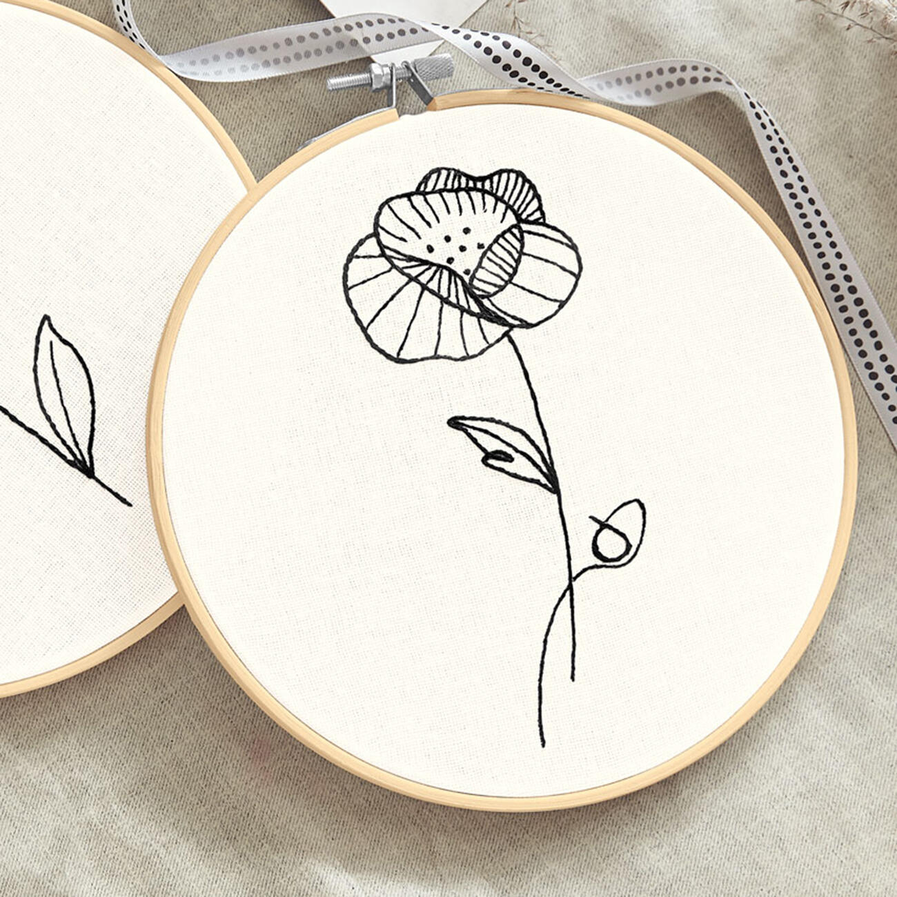 Stickbild - Line Art Mohn II